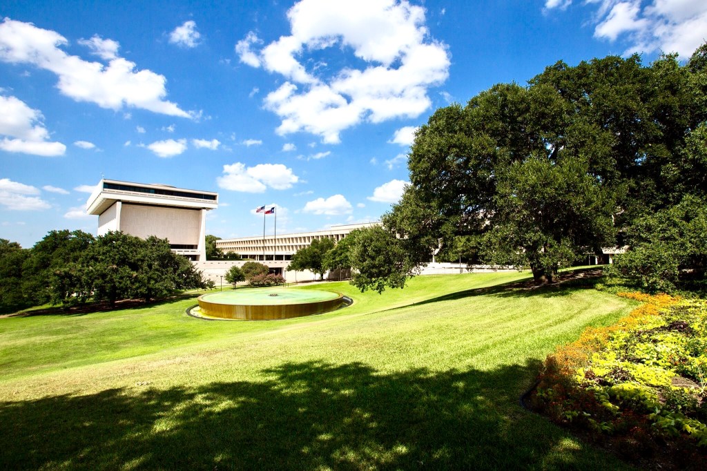 6 Museums That ‘Keep Austin Weird’ – seemefeedmereadme
